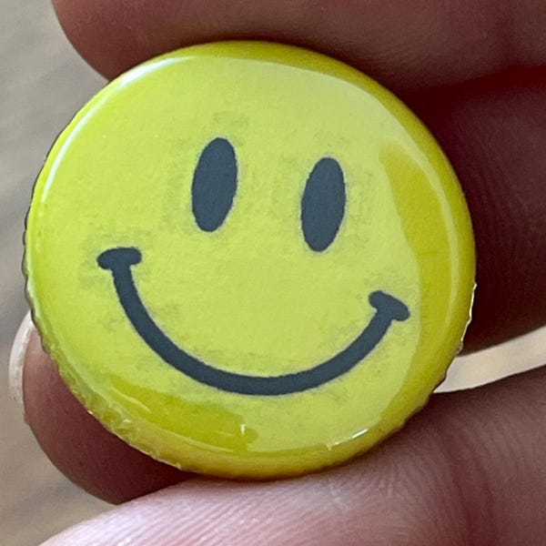 Yellow Happy Face Smiley Face Pin Badge Pinback Round Circle Button ~ 1 ...