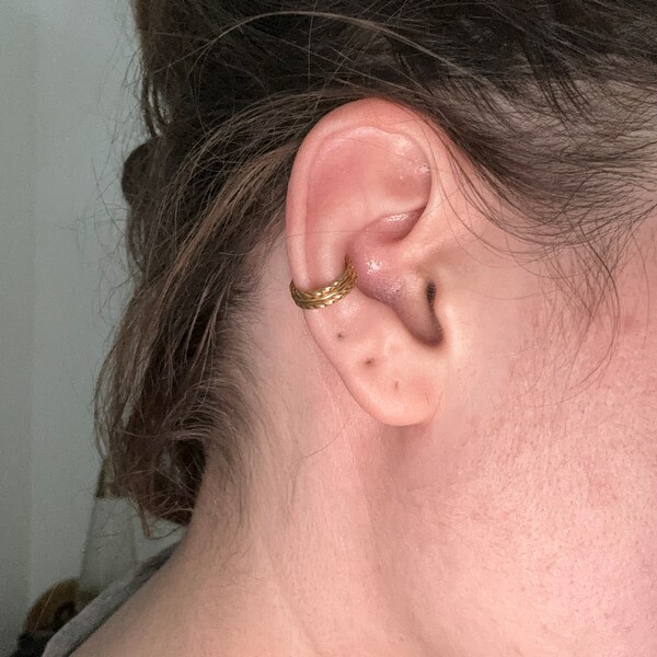 Triple Stacked Conch Hoop Clicker With Twist, Gold Conch Earring, 16 ...