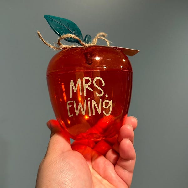 Bridal Shower Cake Topper / Bride to Be Cake Topper / Sitting Bride ...