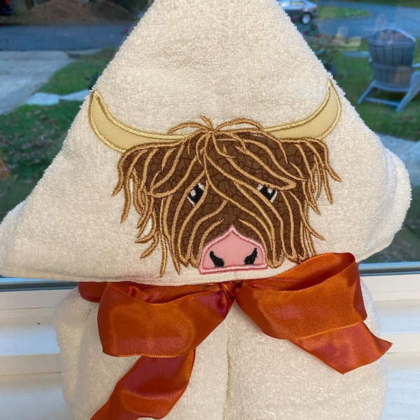 Highland Cow Hooded Towel Applique Design,highland Cow Peeker Design ...