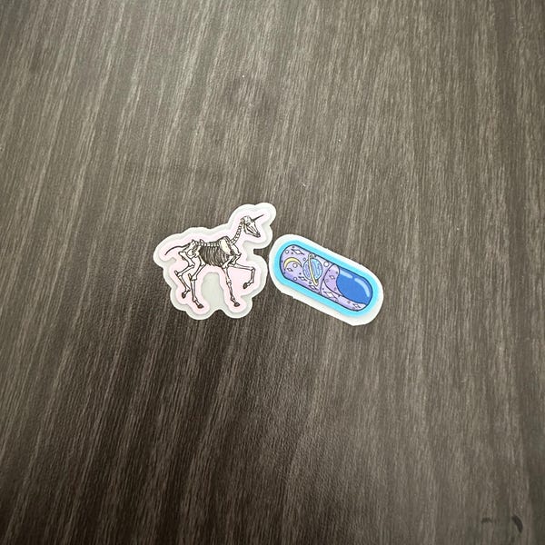 Small Heart Worm Sticker Mini Waterproof Waterbottle Stickers Tiny ...