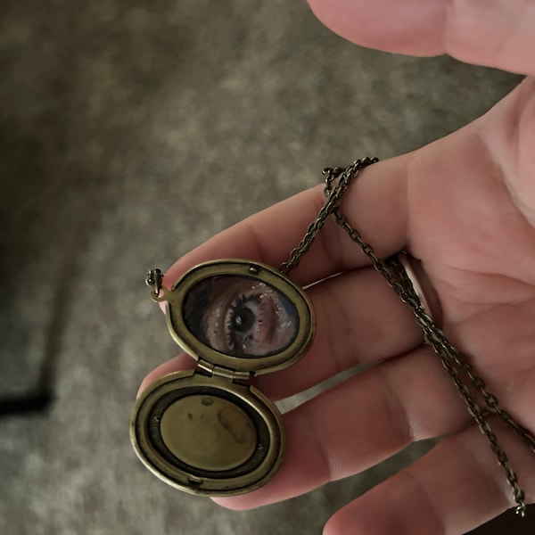 Custom Handpainted Lover's Eye Locket - Etsy Canada