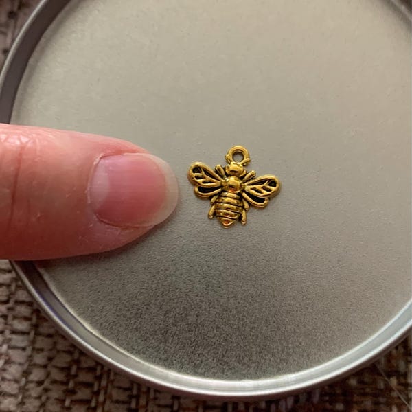 8, 20 Bulk Gold Bee Charms, 11x14mm, Antique Gold Tone Charms (U-244 ...