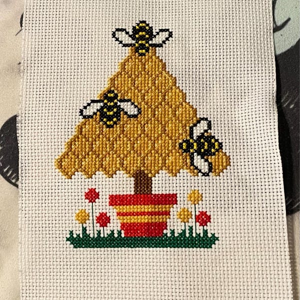Bee Christmas Tree Cross Stitch Pattern, Fun Xmas Design, Instant ...
