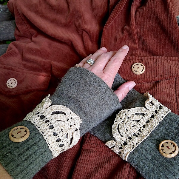 Five Gold Frog Plastic Buttons With a Glossy Finish- Shank Buttons ...