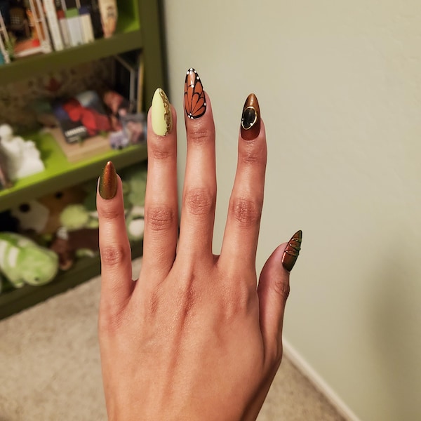 Monarch in Bloom Press on Nails | Autumn-inspired Fake Nails ...