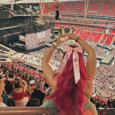 Olivia Rodrigo Olivia Rodrigo Hair Bow XL Hair Bow Concert Hair Bows ...