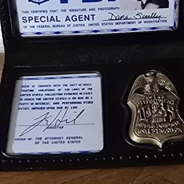 X-files OPENING CREDITS Prop Mulder or Scully ID Wallet With Badge - Etsy
