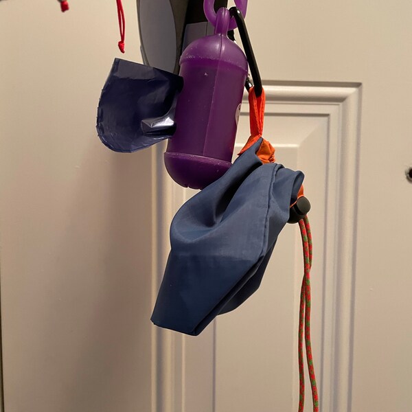 Dog Poop Waste Bag Carrier - Clips to Leash - 2 Inside Pockets - DKC ...
