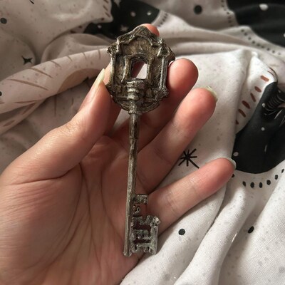 Resident Evil Village Lady Dimitrescu Key 3d Printed Replica - Etsy