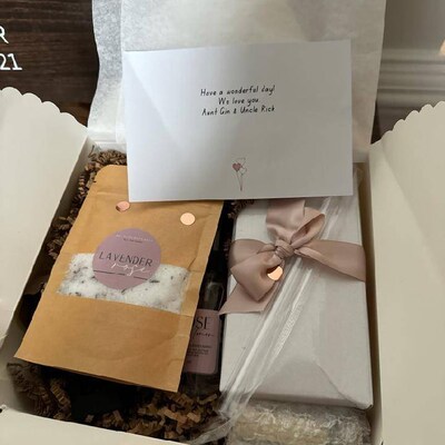 Selfcare Gift Box for Mom Pampering Box for New Mom Spa Kit New Mama ...