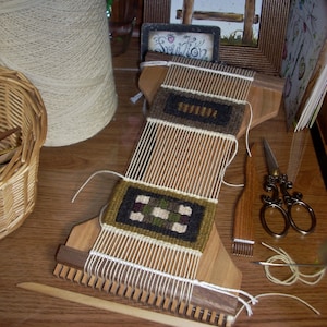 The minnow Small Hand Held Loom - Etsy