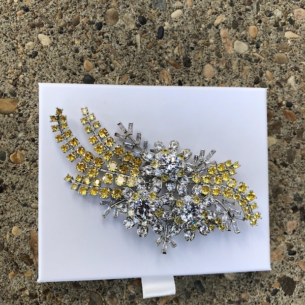 Queen Elizabeth’s Australian Wattle Brooch EXCLUSIVE Full Size ...
