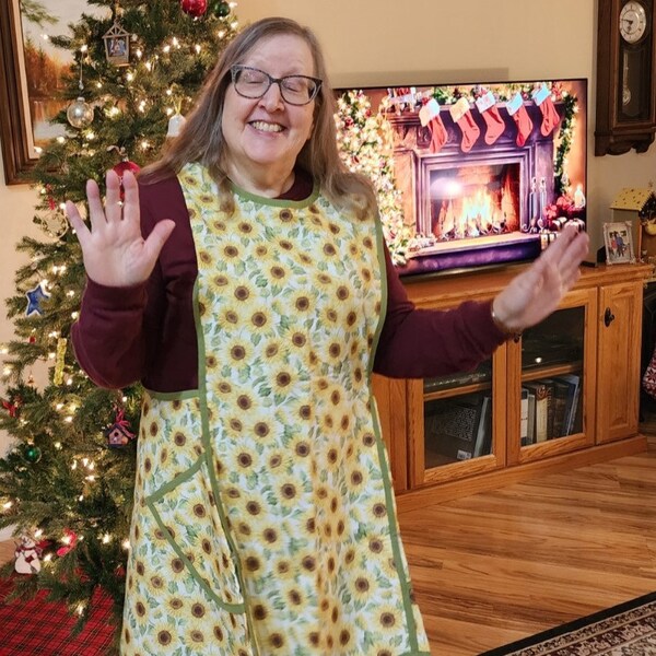 Old Fashioned Grandma Style Red and Green Calico Floral Apron in XL - Etsy