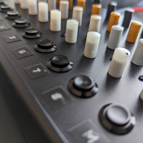 Midi Controller BB-XL / 8 LED Arcade Buttons / 96 Potentiometers / Din ...