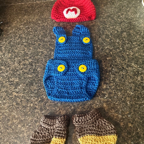 Super Mario Toadstool Baby Set: Hat, Diaper Cover, Vest, Booties, Super ...
