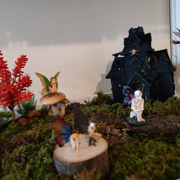 Vintage Betty Boop Lady in Red Figurine. Betty Boop in a Red Dress.inc ...