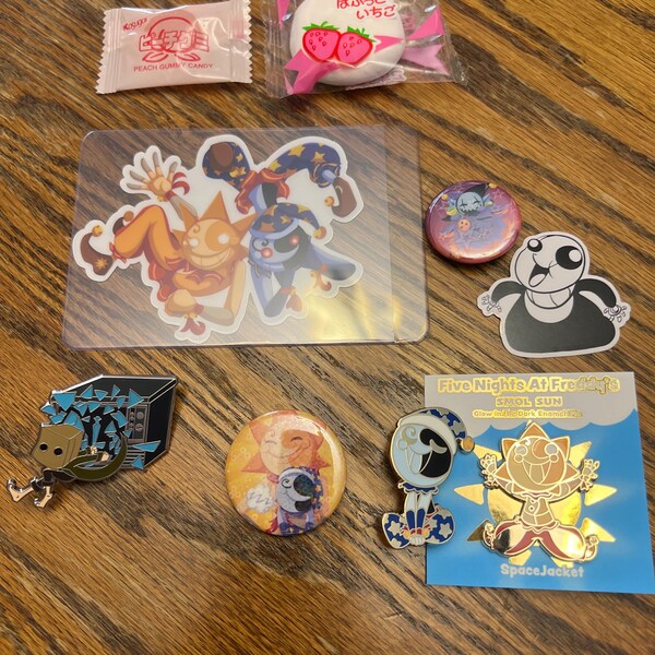 FNAF Smol Sun and Mini Moon Glow-in-the-dark Enamel Pins + Free Sticker ...