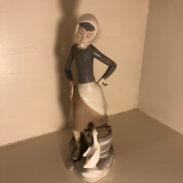 The Surprise - #431 Hummel Goebel Collector's Club Figurine Exclusive ...