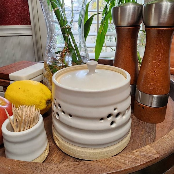 Garlic Keeper - Handmade Farmhouse Pottery - Etsy
