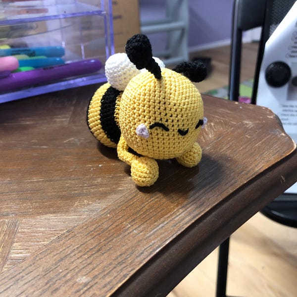 Sleeping Bee Crochet Pattern, Simple Beginners Amigurumi Animal ...