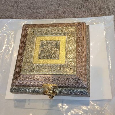 Wooden Iron Sitting Camel Bell Statue, Abstract Decorative Camel Statue ...