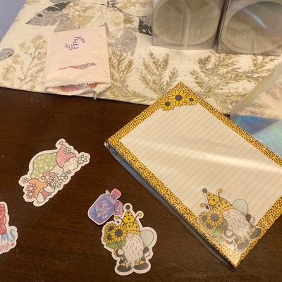 Amethyst Crystal Clusters With Flowers Die Cut Sticker - Etsy