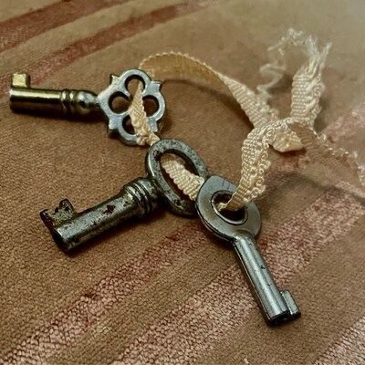 Antique French Monogram Letter B Stamp Fabric Embroidery Trousseau ...