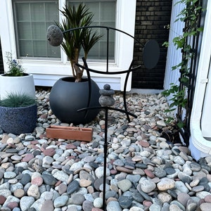 Garden Art Kinetic Wind Sculpture Yard Art Metal Garden Decor With Rock ...