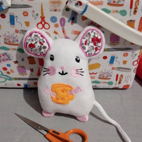 Cat Stuffie ITH Embroidery , Machine Pattern, ITH Kitten Stuffie, Cat ...