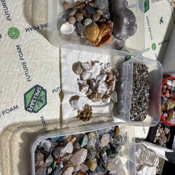 Mini Rock and Mineral Dig Kit, Mini Excavation Kit: Rock & Minerals - Etsy