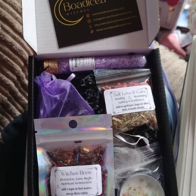 Moon Magick Witches Altar Tin, Witchcraft Kit for Manifestation ...