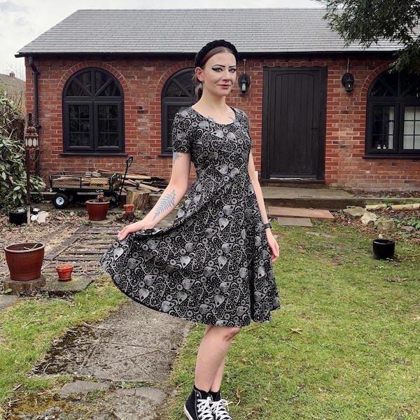 Vintage Gothic Midi Dress Sewing Pattern, Witch Dress, V Neck Dress ...
