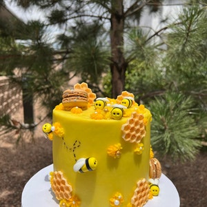 Fondant / Gum Paste Bees Cake or Cupcake Topper. Edible Bees Decoration ...