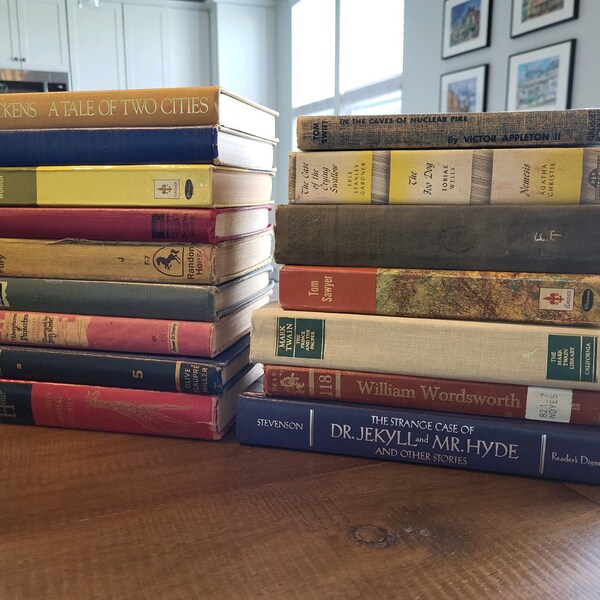 Set of 8 Vintage Books Mixed Decorative Customizable Colors Décor ...