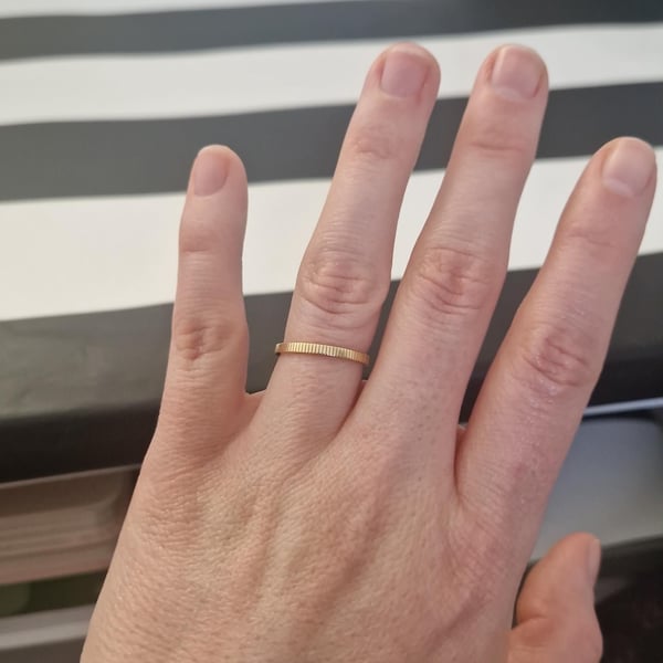 14k Solid Gold Ribbed Wedding Band, Minimalist Line Pattern Ring for ...