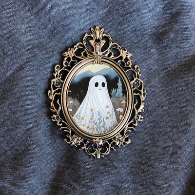 Small Framed Daisy Ghost Portrait - Etsy