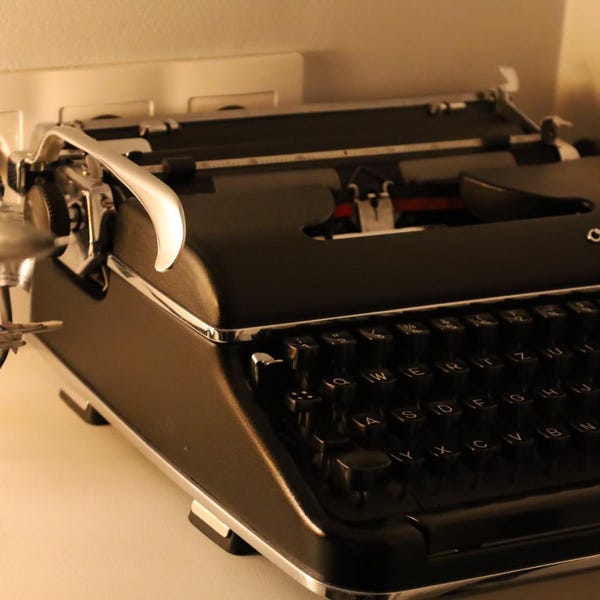Red Typewriter Olympia SM2, Vintage Typewriter Working, Manual ...