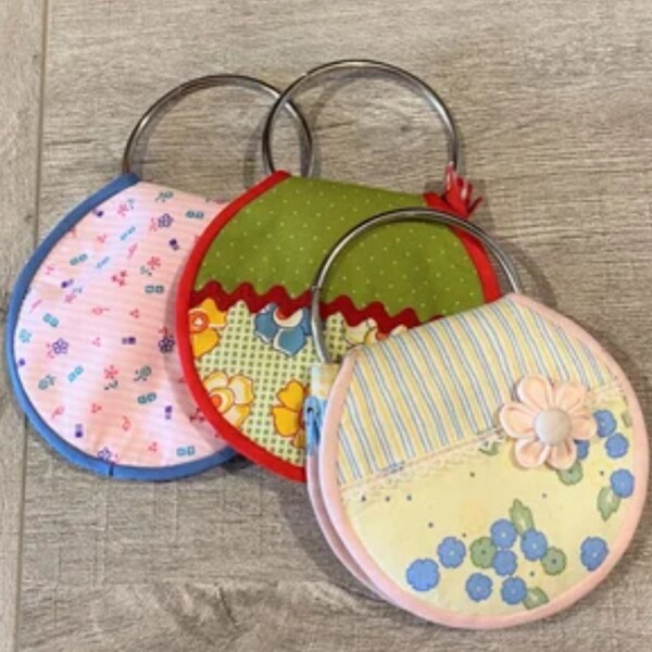 Roundabout Zipper Case ... Travel Sewing Case ... Key Chain ... Card ...