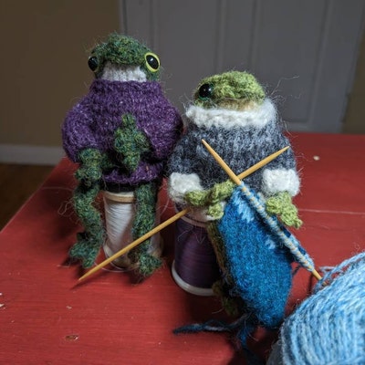 KNITTING PATTERN Frog's Deer Sweater - Etsy