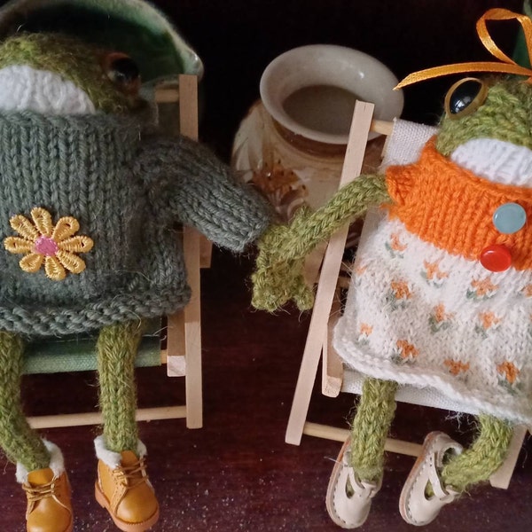 Small Knitted Frog Gift Collectors Item Toy Plush Amigurumi Present for ...