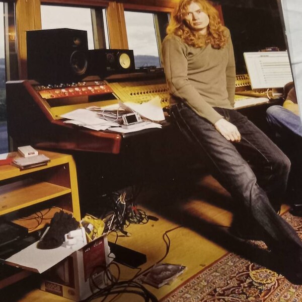 Me'shell Ndege'ocello - Gibson Guitars - Les Paul Deluxe Bass - 1994 ...