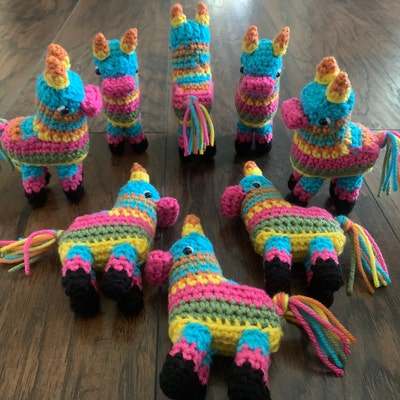 Crochet Piñata Keychain Pattern Gehaakte Piñata Sleutelhanger Patroon ...