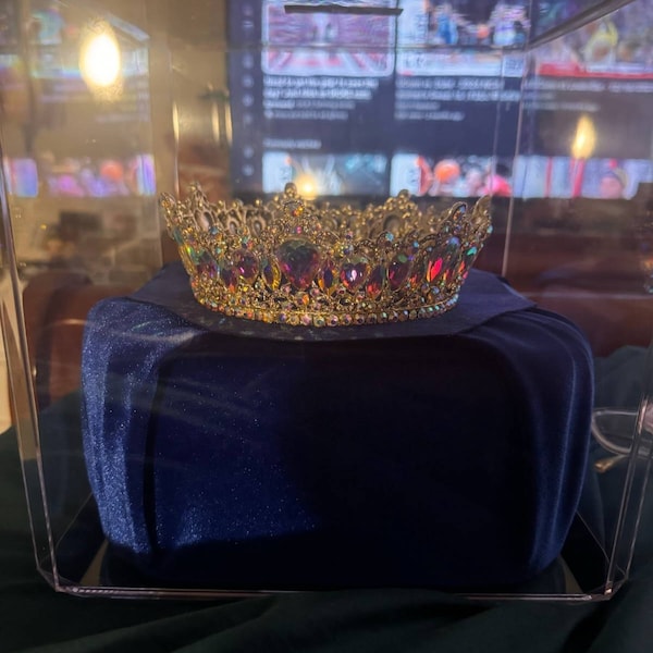 Crown or Tiara Carrying Case With Custom Velvet Cushion - Etsy