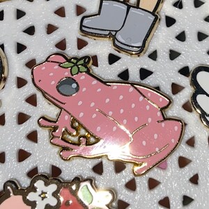 Blueberry Fruit Frog Enamel Pin Adorable Tiny Frog Pin - Etsy