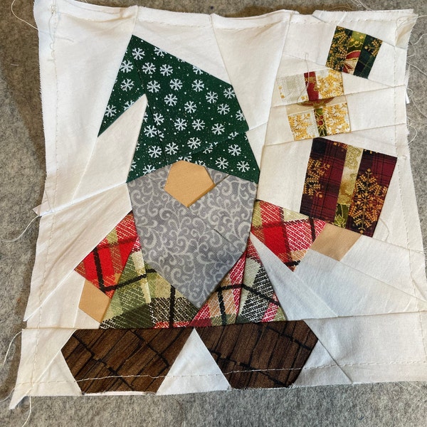 GNOME WITH GIFTS Paper Pieced Block Pattern in Pdf - Etsy