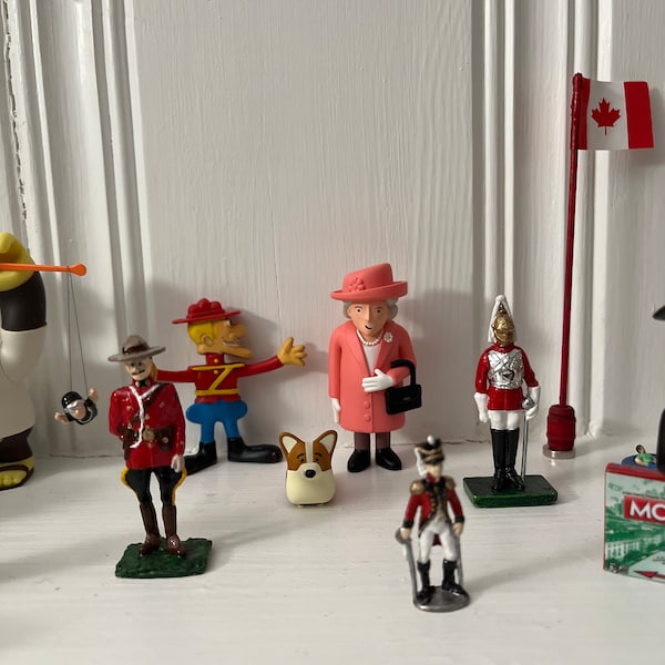 The Guard - Collectable London Art Toy I Souvenir Collectible Design ...