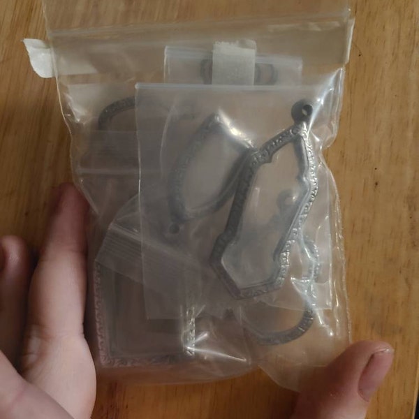 Shadow Box Pendants, Terrarium, Engraved Necklace Trays, Clear Locket ...