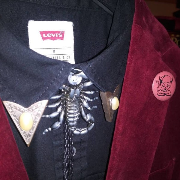 Classic Victorian Silhouette Girl Pin - Etsy