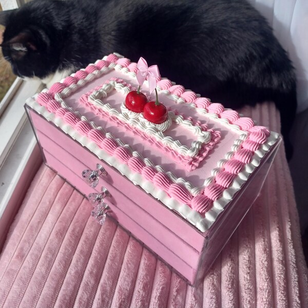 Coraline Welcome Home Fake Cake Zipper Jewelry Box Includes FREE ...